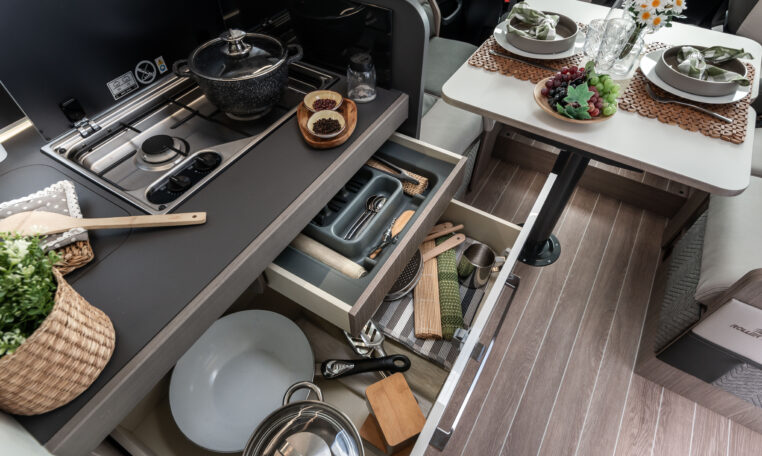 ROLLER TEAM ZEFIRO PLUS 284 INTEGRAL - MOTORHOME.ee